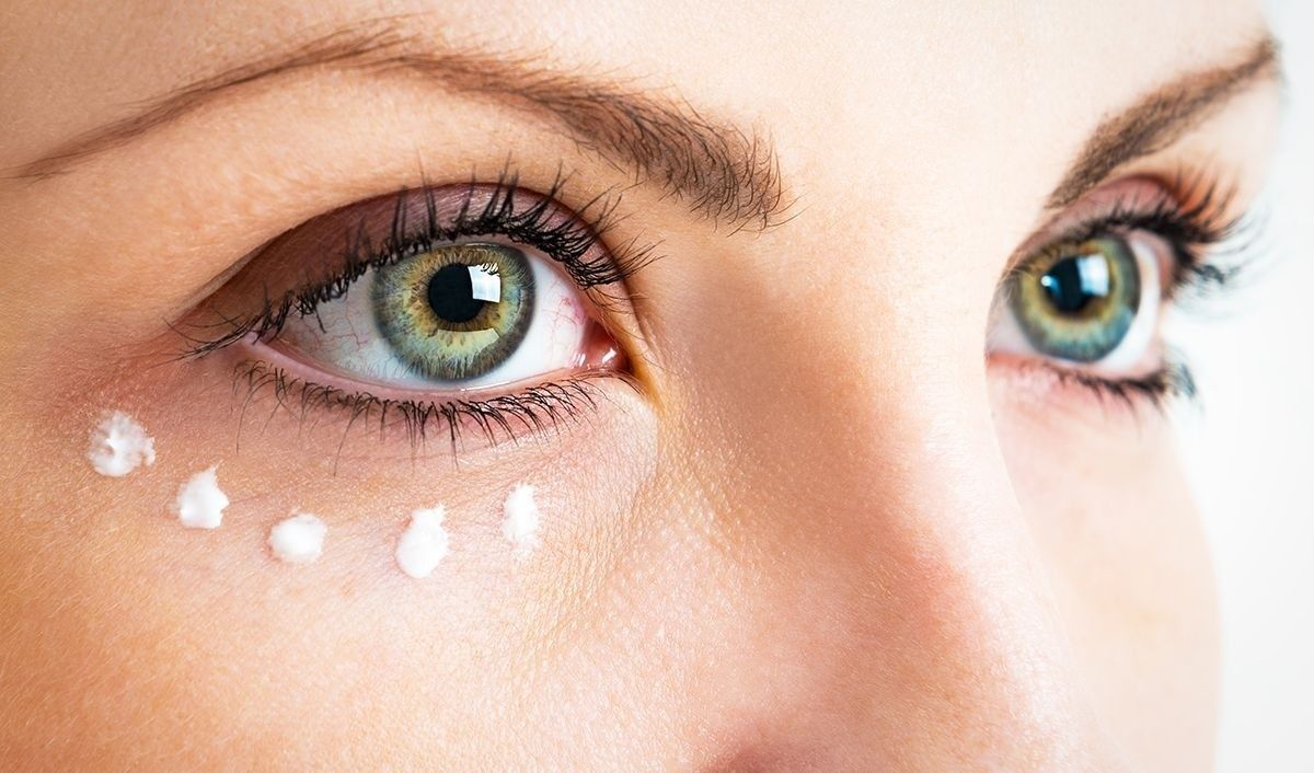Comment prendre soin du contour des yeux et des cils ? | Estheticon.fr